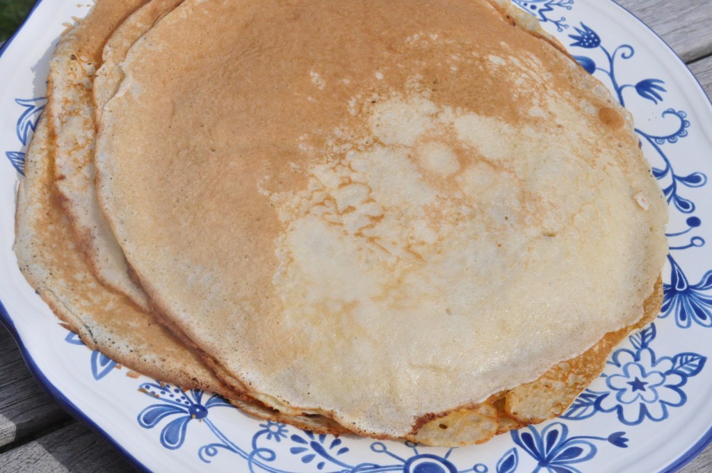 Pandekager – opskrift på nem pandekagedej • nogetiovnen.dk