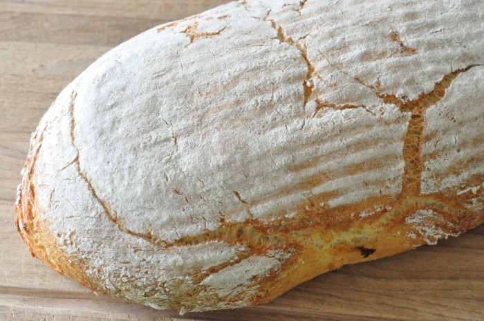 Groft franskbrød – opskrift på grov brød med rugmel