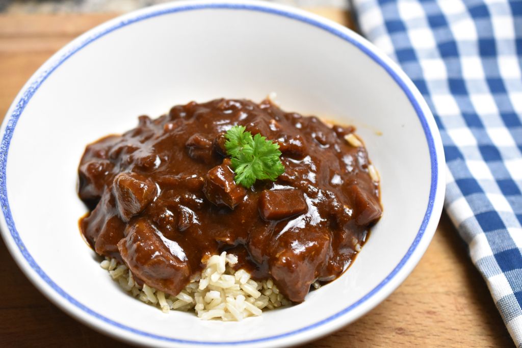 Gullashsuppe opskrift – ungarsk gullash suppe nogetiovnen.dk