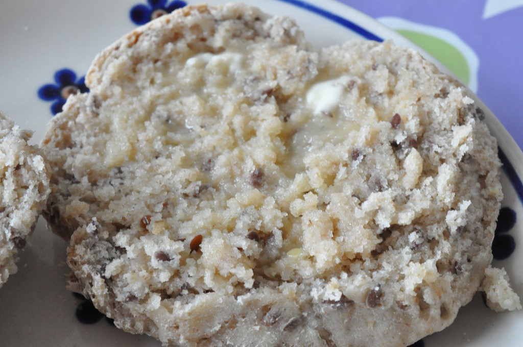 Groft brød og boller med rugmel og havregryn nogetiovnen.dk