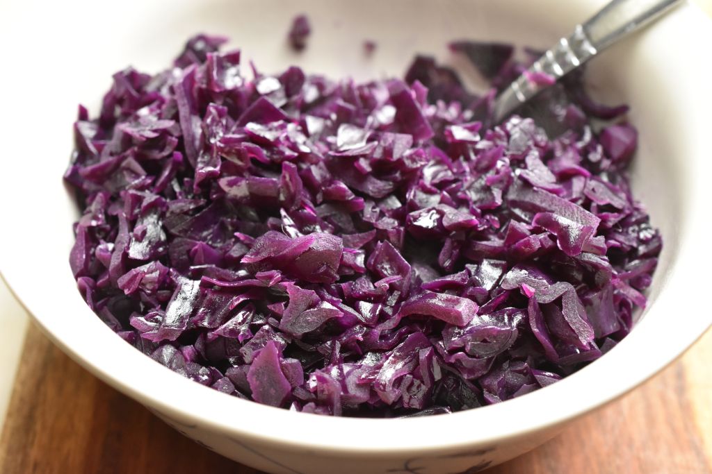 Hjemmelavet rødkål med ribsgele – nem opskrift