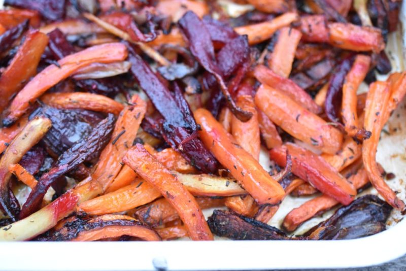 Rodfrugt mix og rødløg bagt i ovn - opskrift nogetiovnen.dk