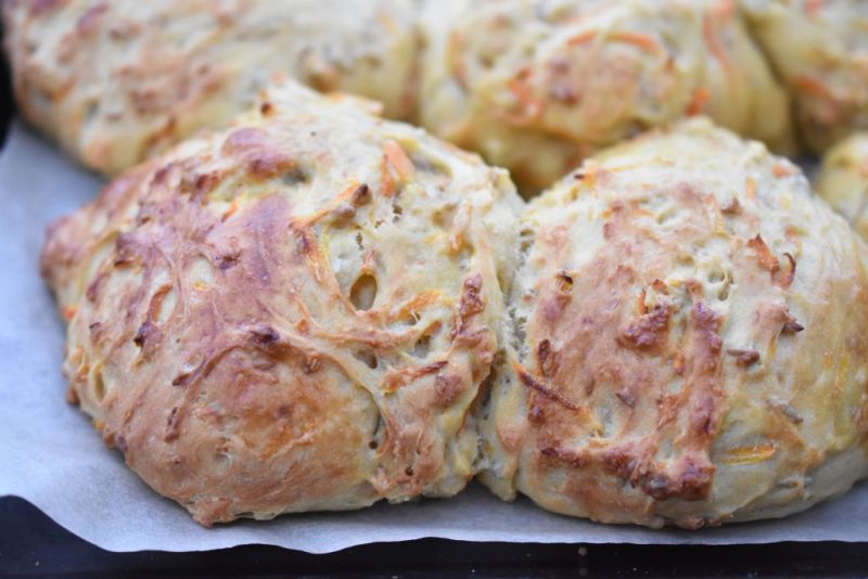 Gulerodsbrud – gulerodsboller – nem opskrift nogetiovnen.dk