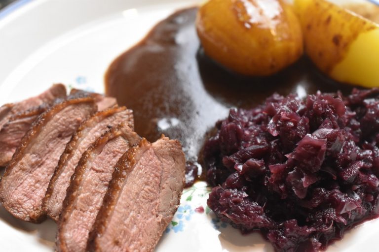 Stegt andebryst på pande – nem hurtig opskrift nogetiovnen.dk