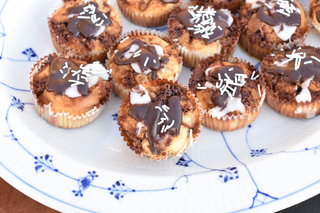 Futsko – opskrift på mini brunsviger kager • nogetiovnen.dk