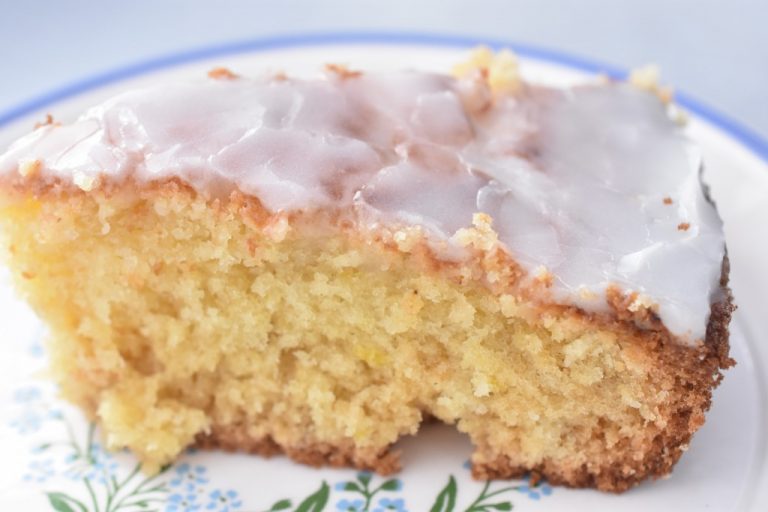 Sandkage opskrift - god klassisk skærekage | nogetiovnen.dk