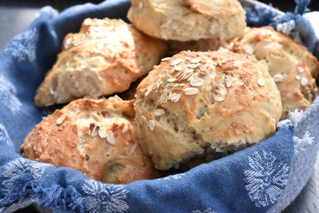 Morgenboller – nem opskrift på æltefri boller nogetiovnen.dk