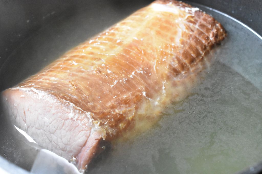 Kogt hamburgerryg – saftig. Kogetid i gryde • nogetiovnen.dk