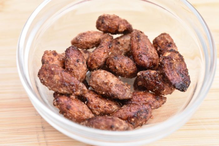 Brændte mandler med lakrids – nem opskrift • nogetiovnen.dk