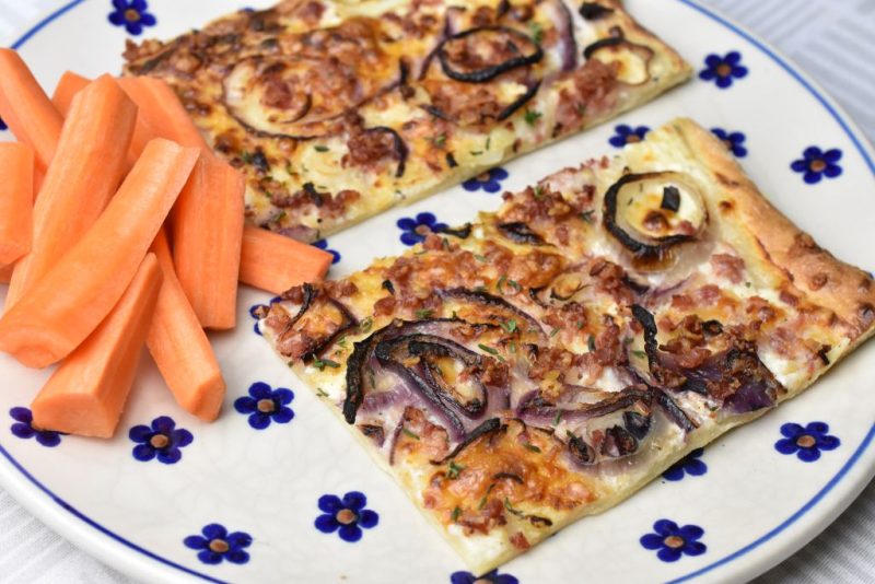 Tortilla pizza med kartofler – nem hvid pizza nogetiovnen.dk