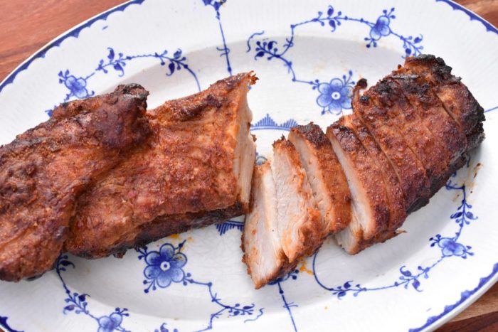 Svinefilet på grill – marineret svinekam med tilbehør