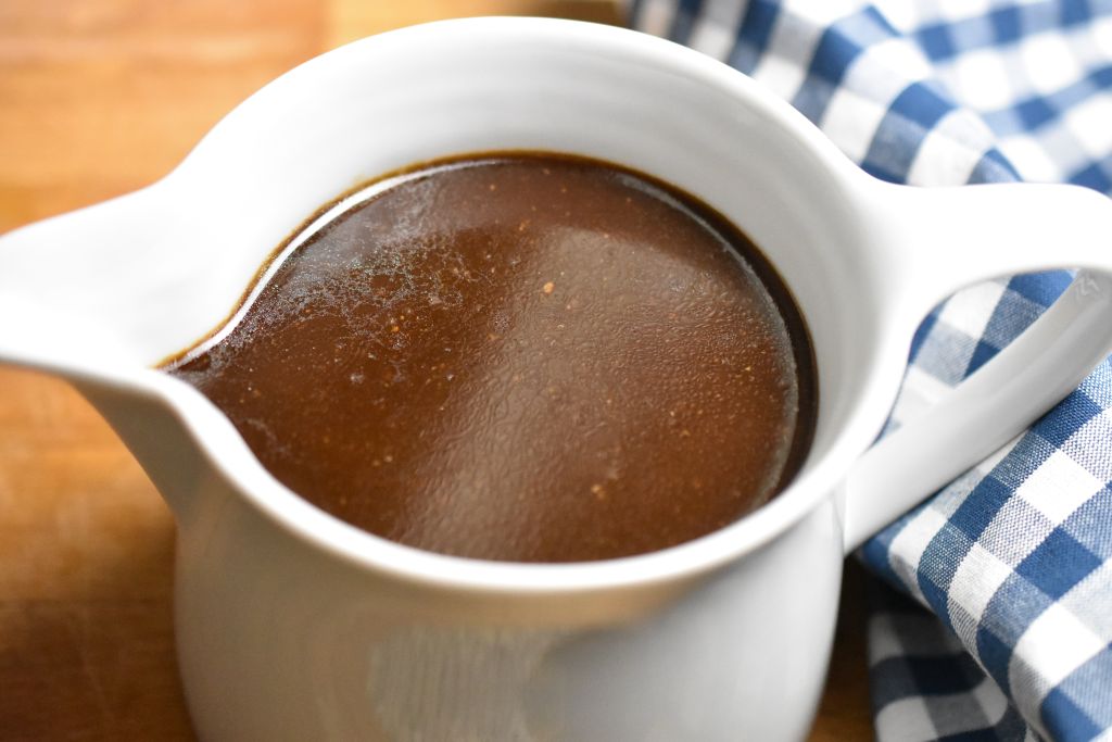 Andesovs – nem opskrift på brun sovs til and nogetiovnen.dk