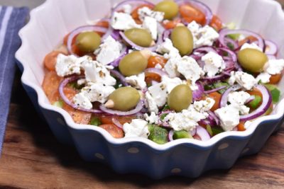 Salat med kylling – fyldig grøn salat med sprød kylling