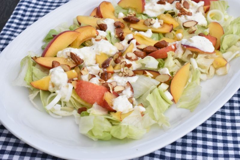 Salat med kylling – fyldig grøn salat med sprød kylling