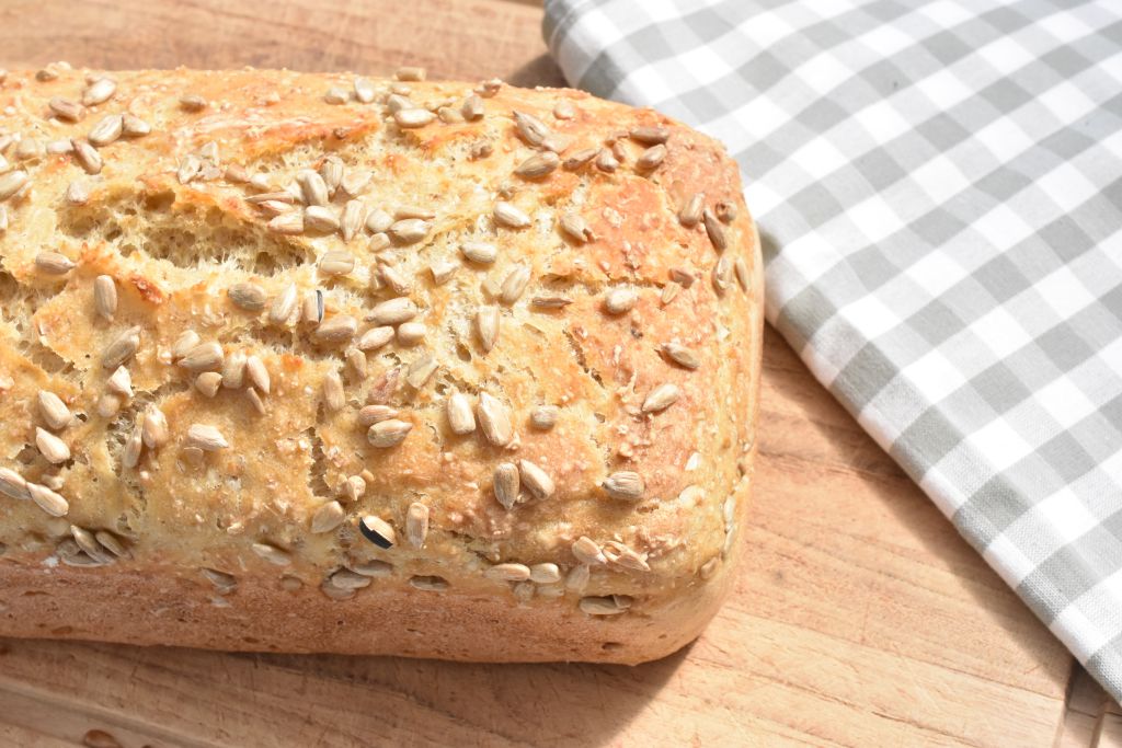 Æltefrit brød i form – franskbrød af nem æltefri dej
