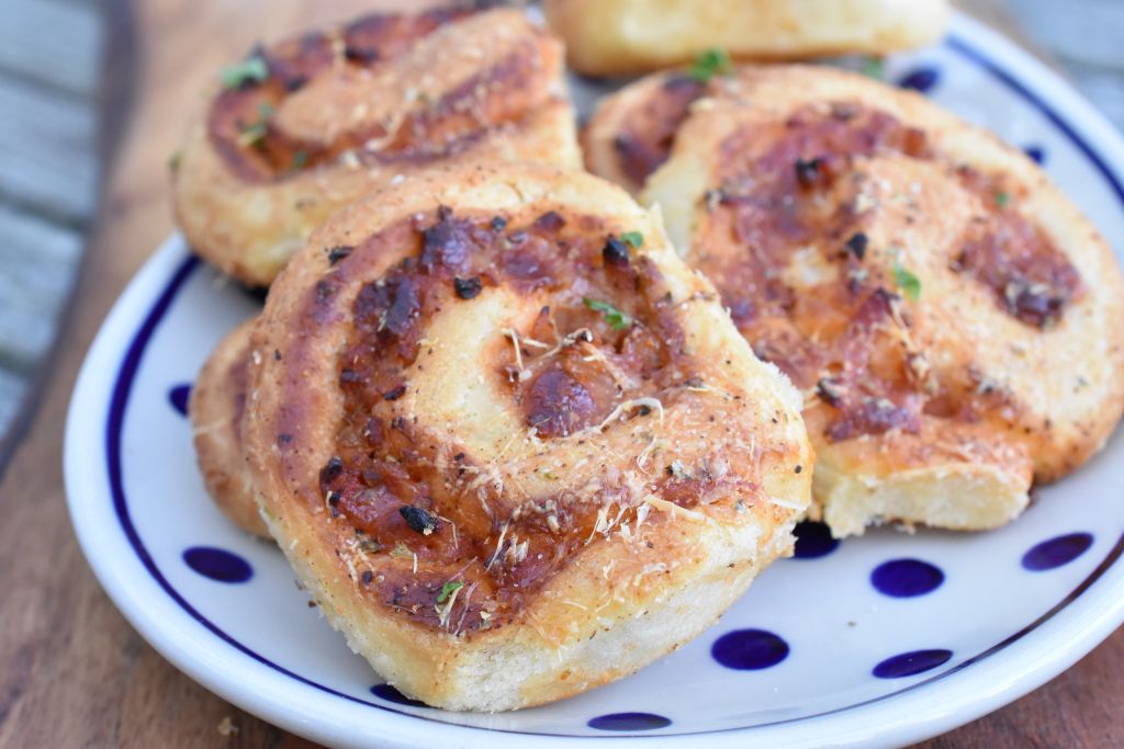 Pizzasnegle – opskrift på nem dej til bløde pizza snegle