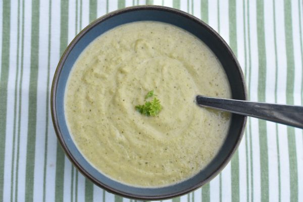 Broccolisuppe – nem opskrift på cremet suppe med broccoli