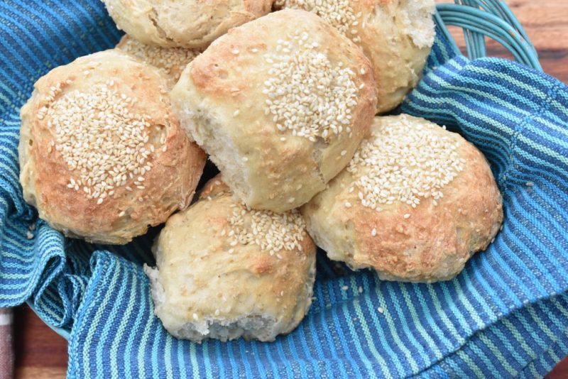 Sesamboller – nem opskrift på boller med sesam og skyr