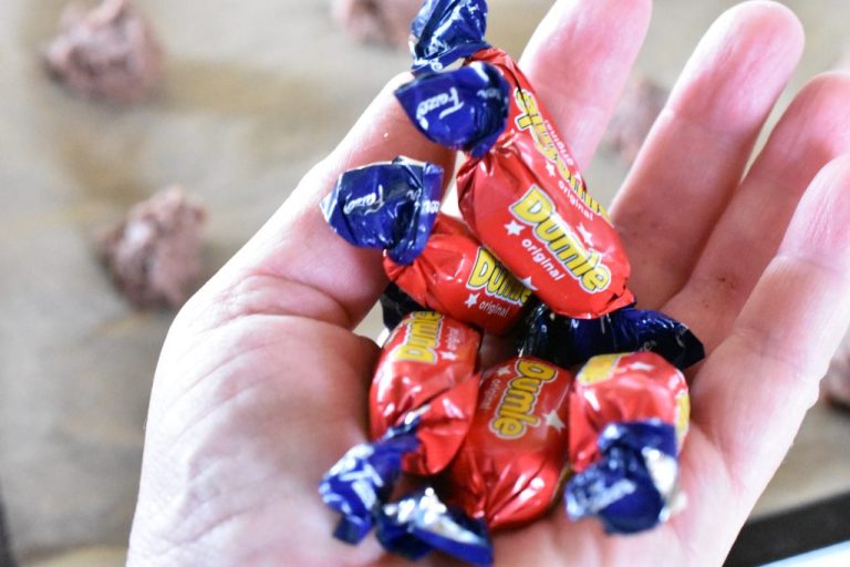 Dumle cookies med Dumle karameller – opskrift nogetiovnen.dk